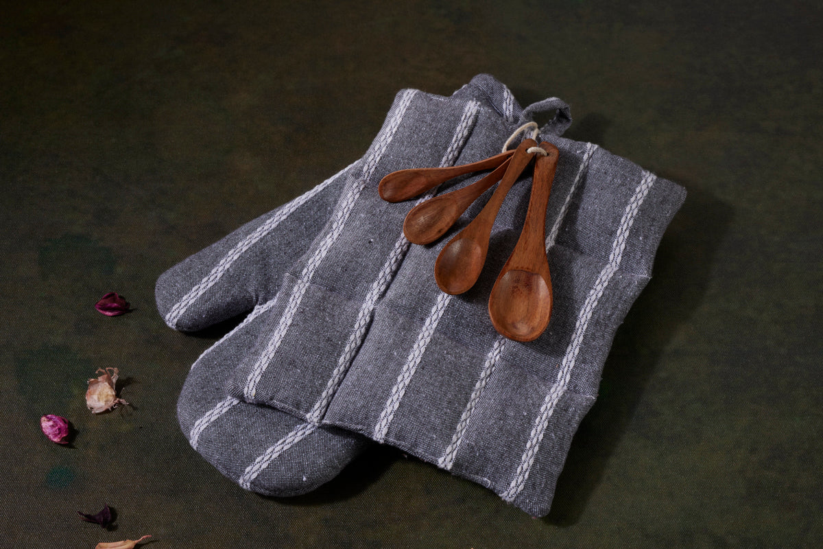 Oven Mitt , Pot Holder with 4 Spice Spoons set - Classic Dobby Stripes